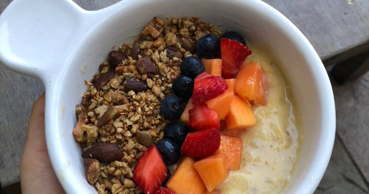 Cómo hacer smoothie bowls con granola y frutas frescas
